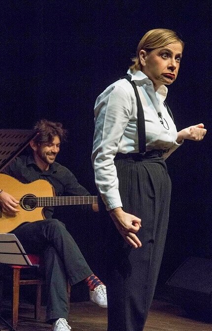 Recensione dello spettacolo "Schegge" di Maria Cassi al Franco Parenti